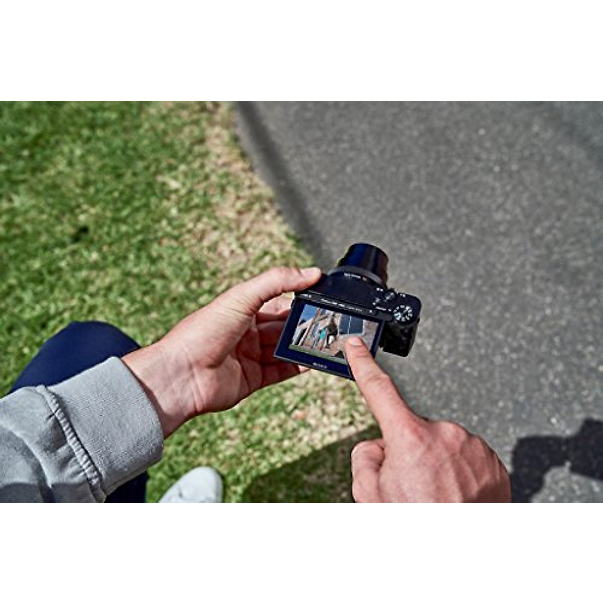 Sony RX100 VI 20.1 MP Premium Compact Digital Camera w/ 1-inch sensor, 24-200mm ZEISS zoom lens and pop-up OLED EVF