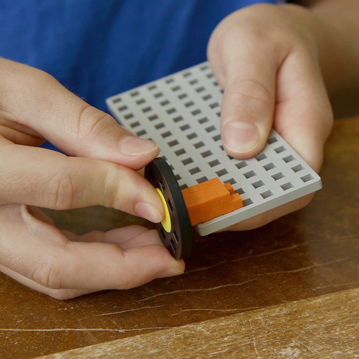 Plus-Plus: GO! Vehicles Tub - Educational - 2600pc - Chassis/Wheels, Construction Building STEM Toy Set, Interlocking Mini Puzzle Blocks, Kids Ages 7+