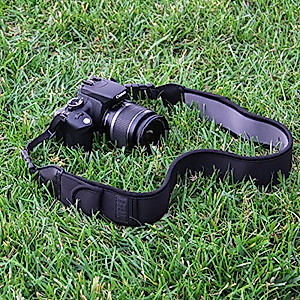 USA Gear TrueSHOT Neck Strap Neoprene Camera Straps - Padded Camera Strap, Pockets, and Quick Release Buckles - Compatible with Canon, Nikon, Sony and More DSLR and Mirrorless Cameras (Black)