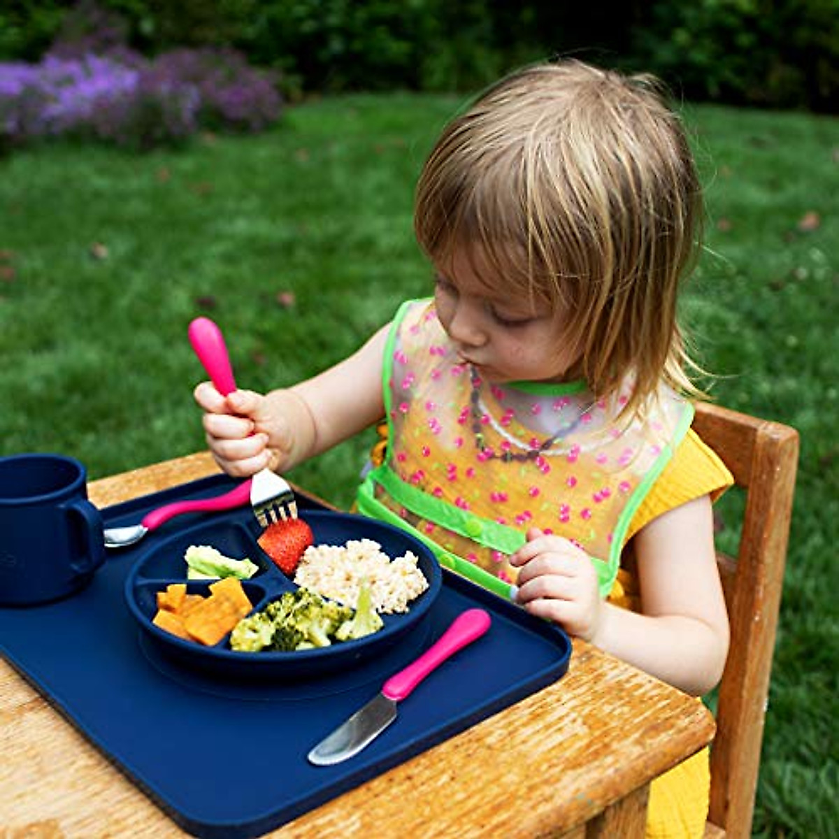 green sprouts Finger Food Platemat Spacious eating and craft area with raised edges contains messes Helps develop independent eating skills, Great for crafts, Made of silicone, Dishwasher safe
