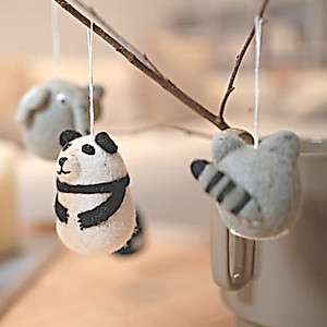 Én Gry & Sif Wool Felt Zoo Animals Hanging Decorations Felt Ornaments for Christmas Tree or Decor Felt Animal Figures for Play Set of 5 Handmade Penguin Panda Polar Bear Raccoon Elephant