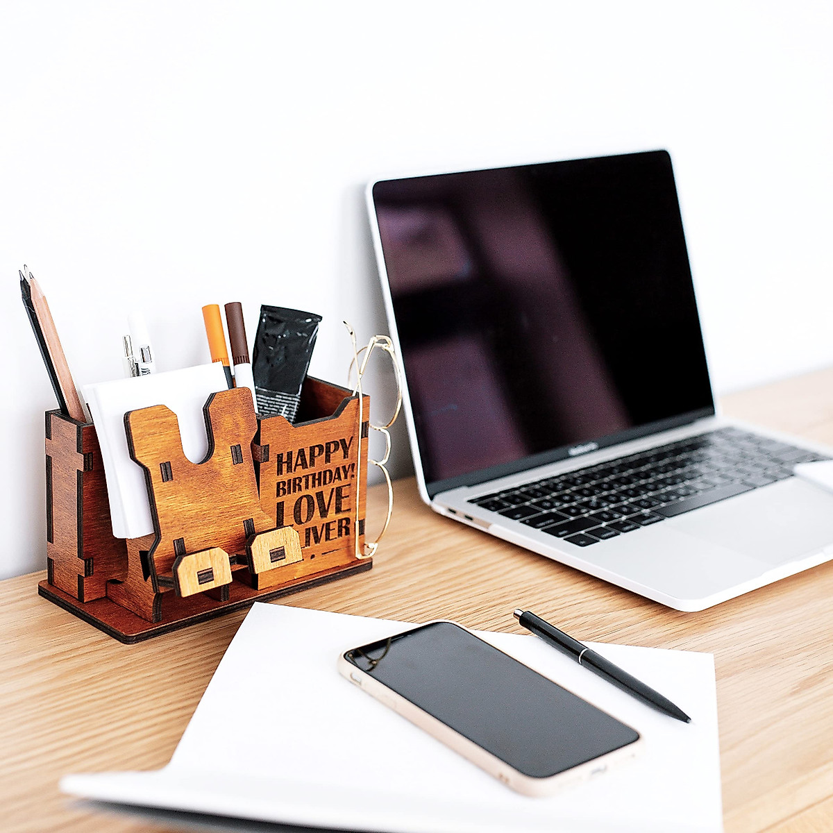 Personalized Wooden Pen Holder for Desk with Cell Phone Holder Wood Desk Organizer Pencil Holder Coworker Gifts Boss Leader Colleague Friends Office Organization Employee Appreciation Gifts