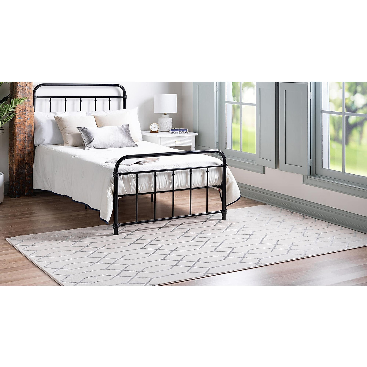 Unique Loom Glam Collection Area Rug - Trellis (3' 3" x 5' 3" Rectangle, White Silver/ Silver)