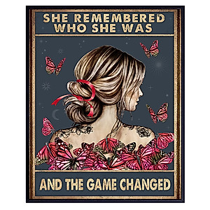 She Remembered Who She Was And The Game Changed - Uplifting Encouragement Gifts for Women - Inspirational Positive Quotes Wall Decor - Motivational Wall Art - Boho Decoration Poster - Girls, Teens