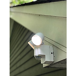 IQ America LB1403WH Battery Powered Indoor Outdoor Weatherproof LED Motion Security Motion Floodlight, 280 lumens, Wall & Eave Mount Pivots & Rotates, Sheds Yard Garage Stairways Decks Piers RV