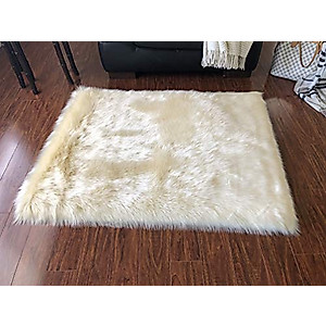 LAMBZY Faux Sheepskin Super Soft Hypoallergenic Square Area Rug Plush Fur Premium Shag ( 18",45x45 cm, Cream)