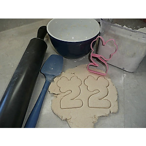 THEMED MAGICAL MOUSE WITH BOW NUMBER TWO 2 OUTLINE COOKIE CUTTER MADE IN USA PR4572