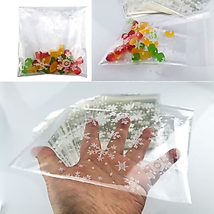 FAZHBARY 100 PCS Snowflake Cellophane Bags 5.4 x 6.8 inch Clear Self Sealing Cellophane Bags Christmas Plastic Bags for Candy Cookie Bakery Supplies