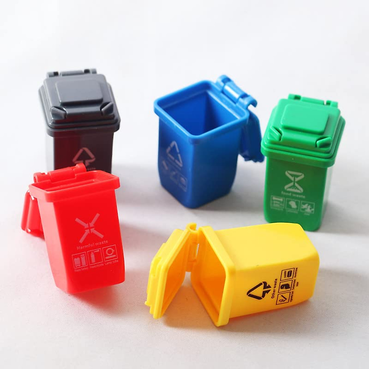 Miniature Dollhouse Trash Can 5PCS Set Garbage Truck's Trash Cans Model Simulation 1:12 Scale Cleaning Supplies Decoration Accessories