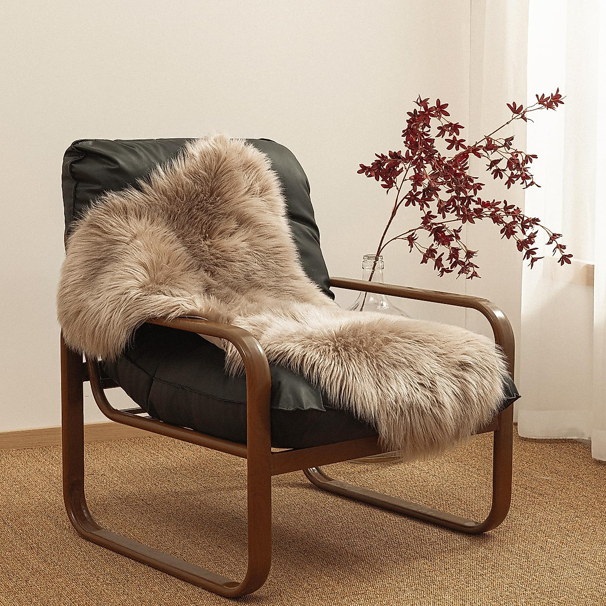 Ashler Faux Fur Rug, Beige Area Rugs, Fluffy Sheepskin Fur Rug, Fuzzy Ultra Soft 2 x 3 Ft Rugs, Machine Washable Shag Rug, Nursery Throw Rugs for Bed, Living, Kids Room