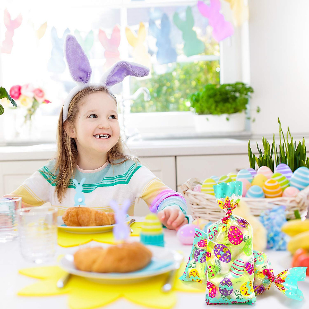 Chuangdi 100 Pack Easter Day Treat Bag Easter Bunny Cello Bag Party Bag Candy Cellophane Bag Easter Egg Treat Bag Painted Eggs Cello Bag Easter Goody Bags for Easter Day (Egg Style)