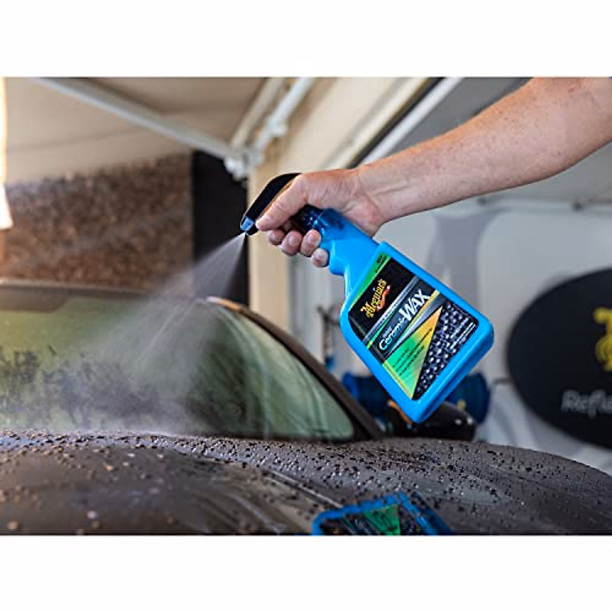 Meguiar's Hybrid Ceramic Spray Wax - SiO2 Hybrid Technology in an Easy-to-Use Spray Application That Delivers Long-Lasting Protection - 32 Oz