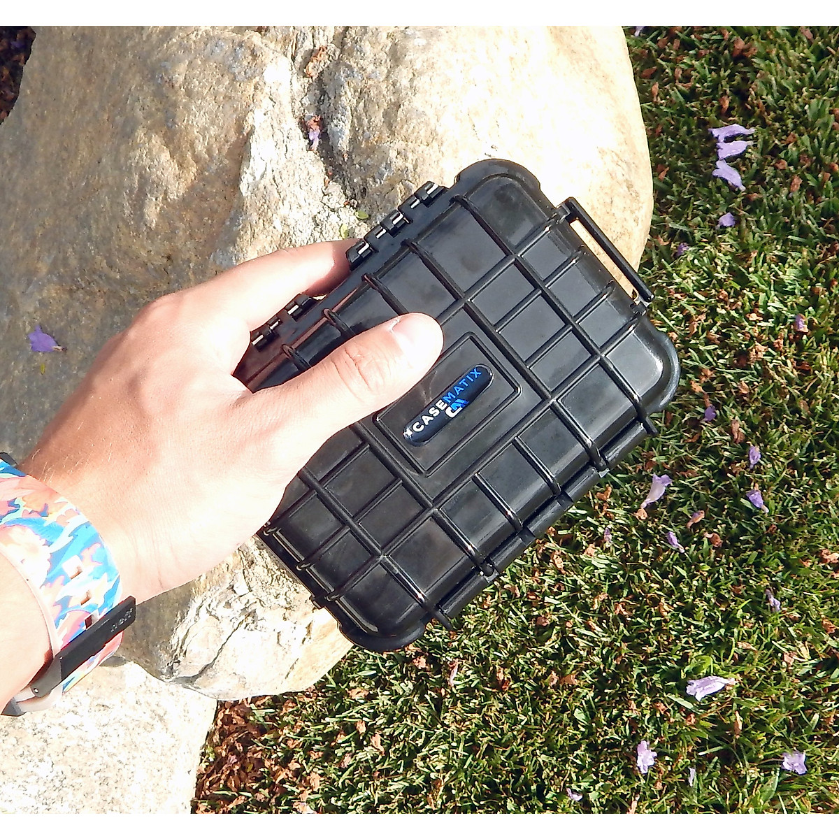 CASEMATIX Travel Case Compatible with GPS Garmin inReach Messenger Satellite Communicator and Accessories in a Rugged, Waterproof Shell, Includes Case Only with Custom Foam