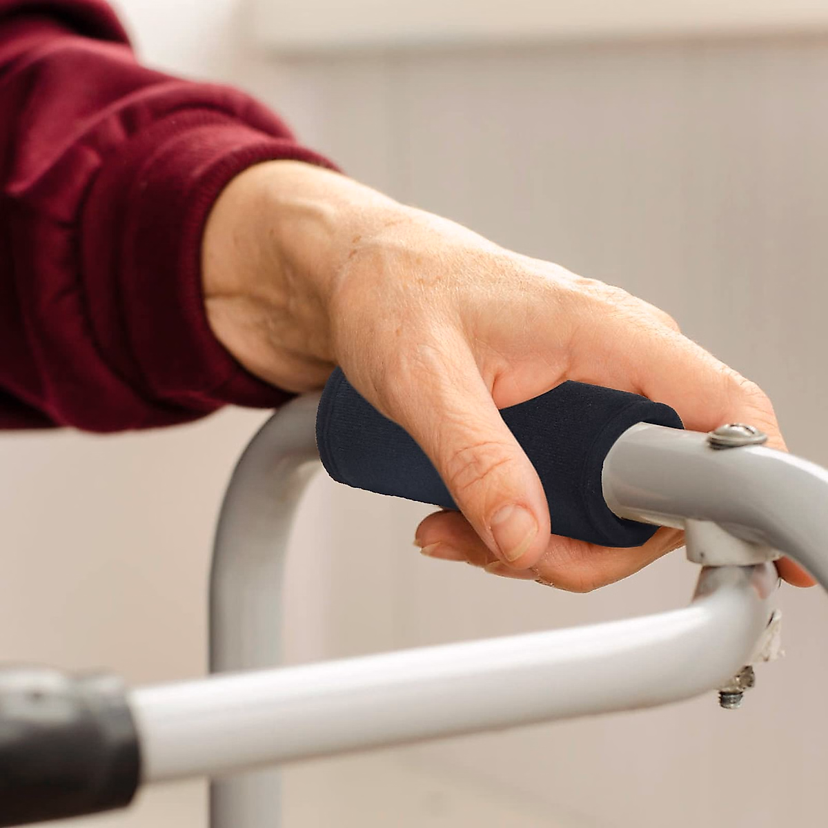 2 Pack Walker Hand Grips Cover, Coldairsoap Walker Cushion Hand Grips For Rolling Wheelchair, Elderly Grippers, Rollator Handle (black)