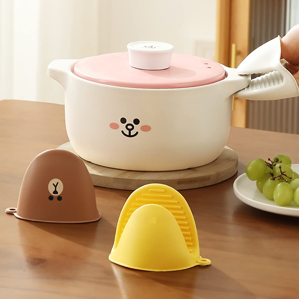 KOWVOWZ Novelty Cute Pinch Grips Oven Mitts Finger Protector Silicon Anti Heating Brown Cony Sally Kawaii (CONY)