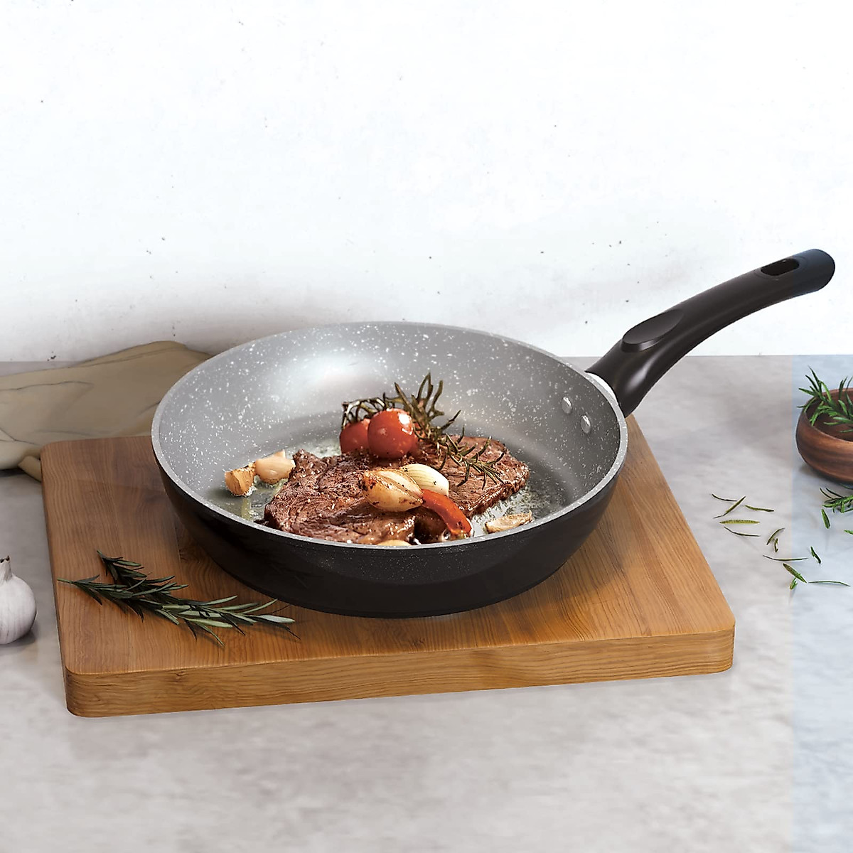 Sunhouse - 10 inch Nonstick Frying Pan with PFOA-free, Soft-touch Ergonomic Handle - Cooking Fry Pan with Forged Aluminum Technology for Better Heat Transfer