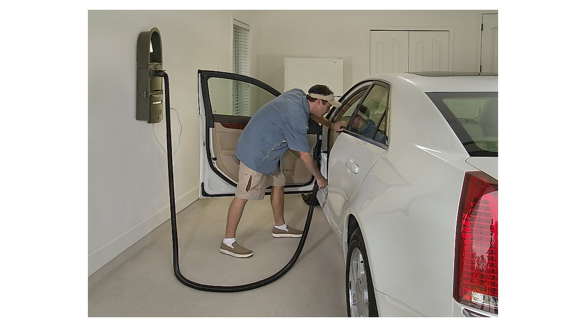 GarageVac GH120-W: Compact White Vacuum for Clean Spaces