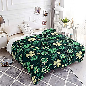 Happy St. Patrick's Day Throw Blankets Lucky Shamrocks Leaves Fuzzy Soft Flannel Fleece Bed Cover Bedspread Lightweight Cozy Luxury Blanket for for Couch Bed Sofa Chair 40x50In