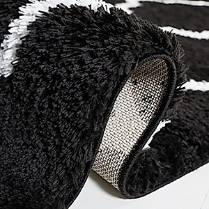 SAFAVIEH Tahoe Shag Collection Area Rug - 9' x 12', Black & White, Trellis Design, Non-Shedding & Easy Care, 1.2-inch Thick Ideal for High Traffic Areas in Living Room, Bedroom (THO675Z)