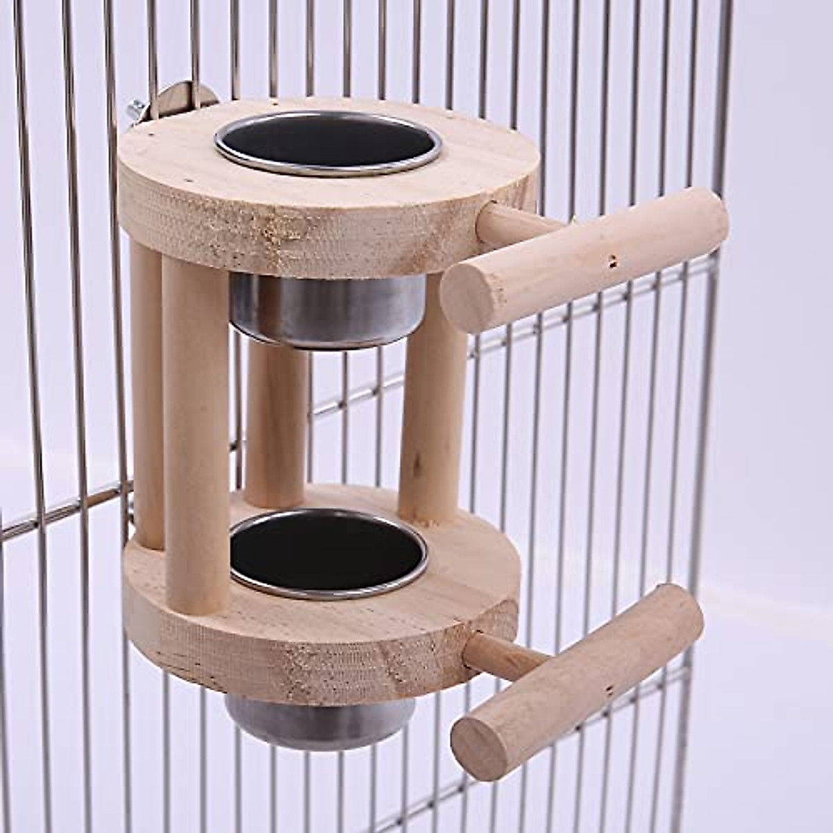 Bird Feeding Cups with Wooden Perch Stand, Bird Cage Stainless Steel Food Water Feeder with Wooden Platform for Parrot Macaw African Greys Budgies Parakeet Cockatiels Conure Lovebirds Finch Pigeon