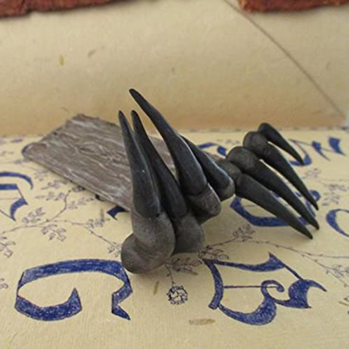 wastreake Thriller Demon Hand Bookmark, Fashionable Devil's Hand Resin Bookmark Horror Halloween Bookmark The Best Gift for Friends Family Book Friends