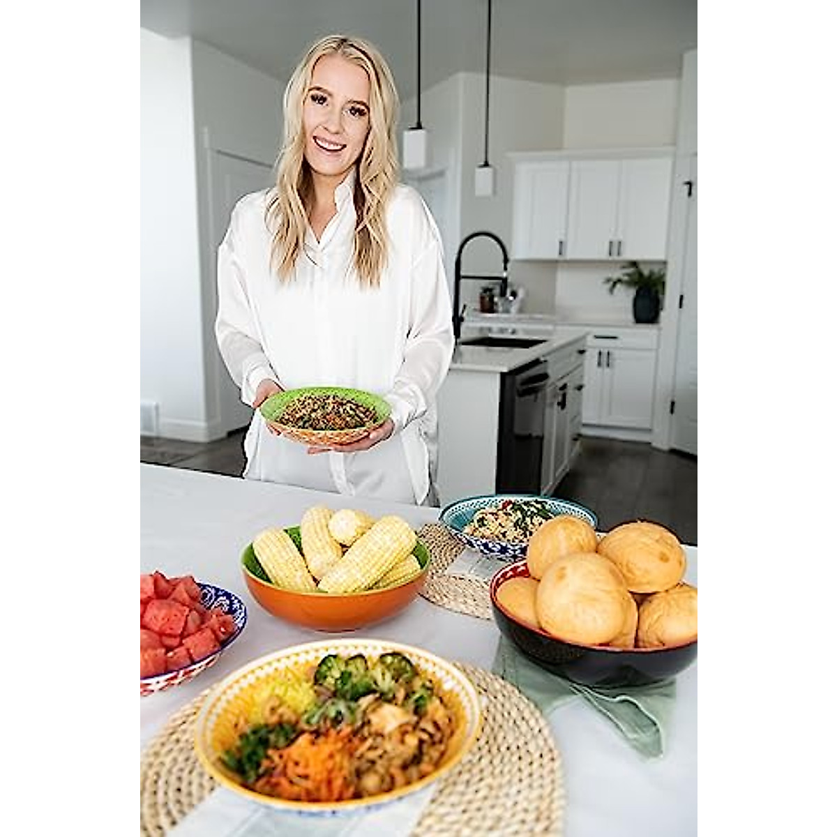 Annovero Serving Bowls, Set of 3 Large Porcelain Dishes for Entertaining, Big Bowl, Large Bowls for Eating, for Soup, Salad, Pasta, Parties, Fruit, Chips, 9.5 Inch Diameter, 72 Fluid Ounce Capacity