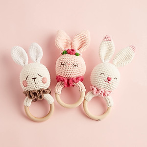 Chippi & Co Wooden Crochet Baby Rattle, Crochet Baby Toys Stuffed Animals Easter Gifts for Kids, Wooden Newborn Toys, Easter Basket Stuffers, Basket Filler, Bunny Decor (Ruffles The Sleepyhead Bunny)
