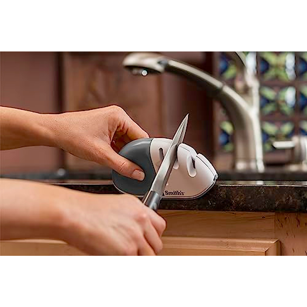 Smith's 51003 Diamond Edge Grip™ MAX 2-Stage Sharpener – White - Compact - Non-Slip Base - Patented V Grip – Sharpen Knives & Scissors - Diamond & Ceramic Sharpeners
