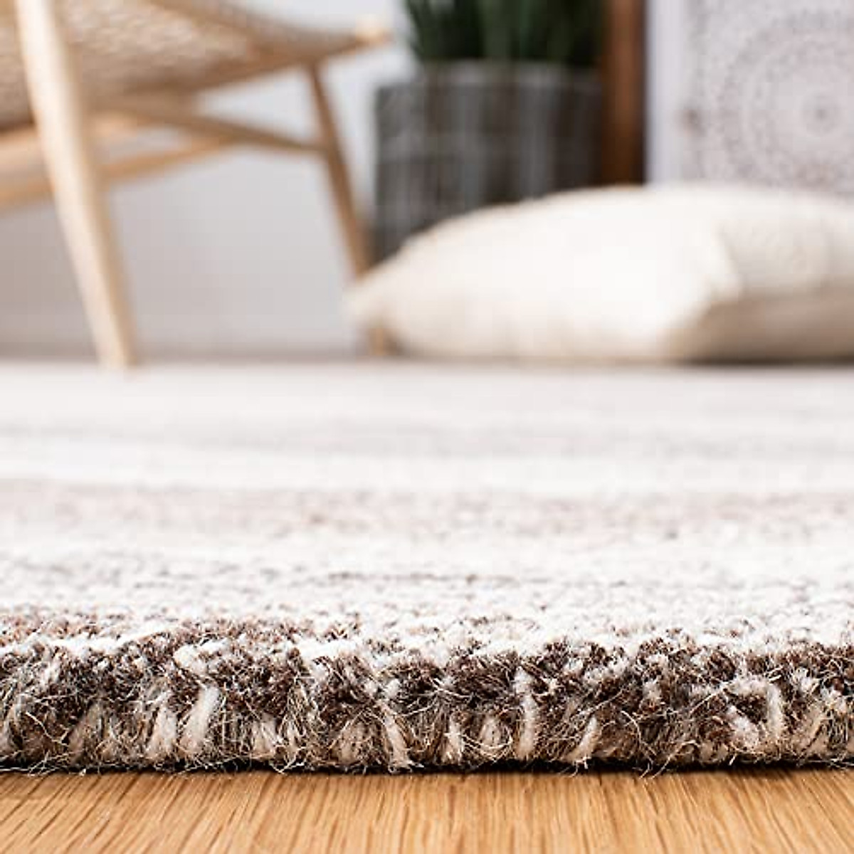 Safavieh Metro Collection Accent Rug - 2' x 3', Ivory & Brown, Handmade Modern Abstract Wool, Ideal for High Traffic Areas in Entryway, Living Room, Bedroom (MET505T)