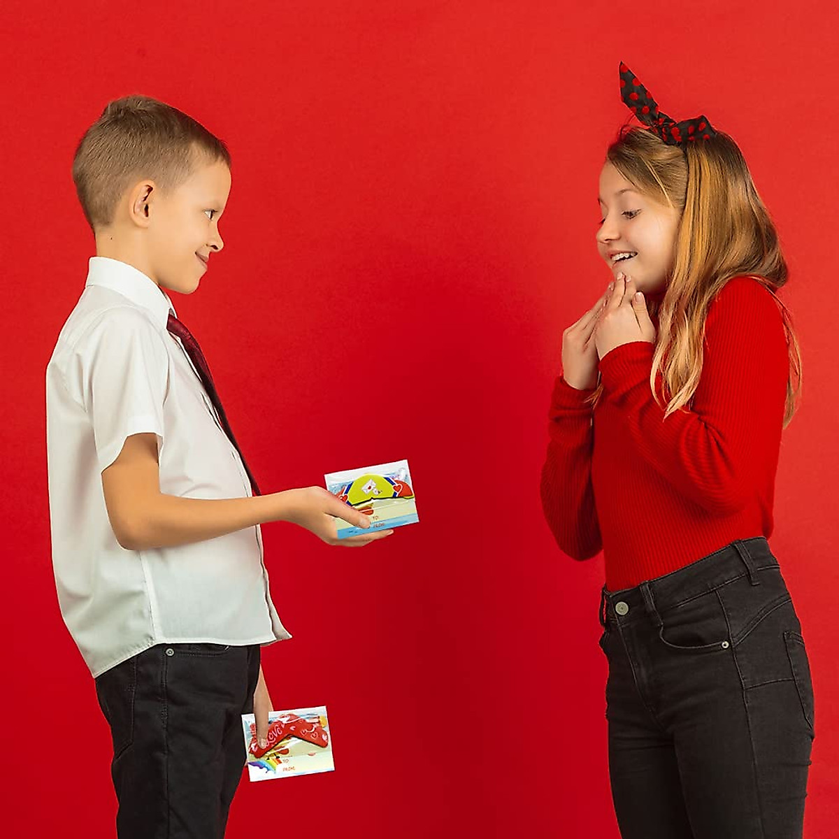 WODMAZ 28 Pack Valentines Day Cards for Kids, 7 Different Designs Foam Airplanes with Valentines Gift Cards for Boys Girl School Classroom Exchange Prize, Fun Planes Valentines Party Favors Toys