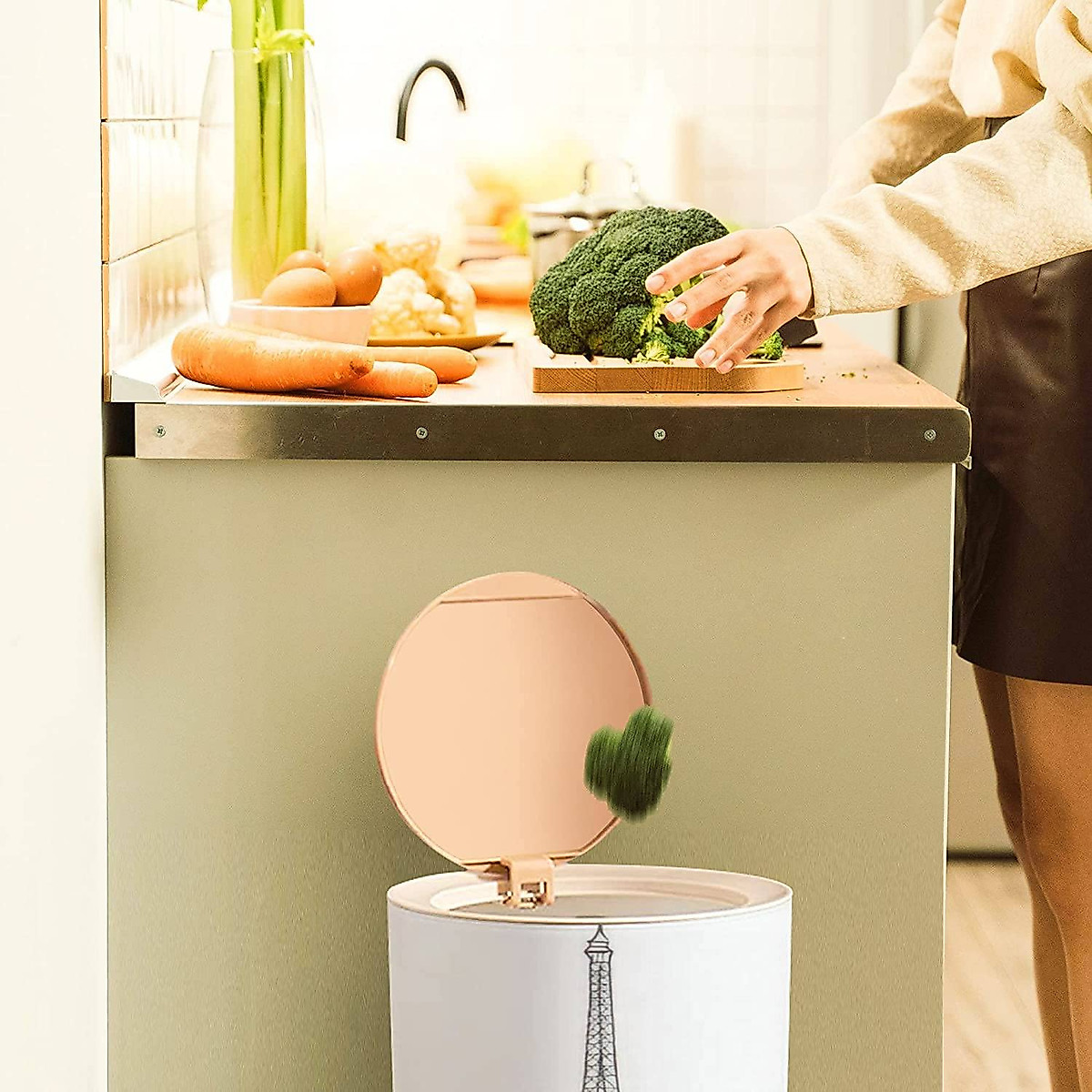 Nordic Style Trash Can - Floral Paris Famous Paris landmark Eiffel Tower Travel France Graphic Design Push Top Trash Can with Lid - Scandinavian Modern Garbage Can - Round Trash Bin w/ Legs for Kitchen/Bathroom/Dog proof, 1.8 Gallon - 7L