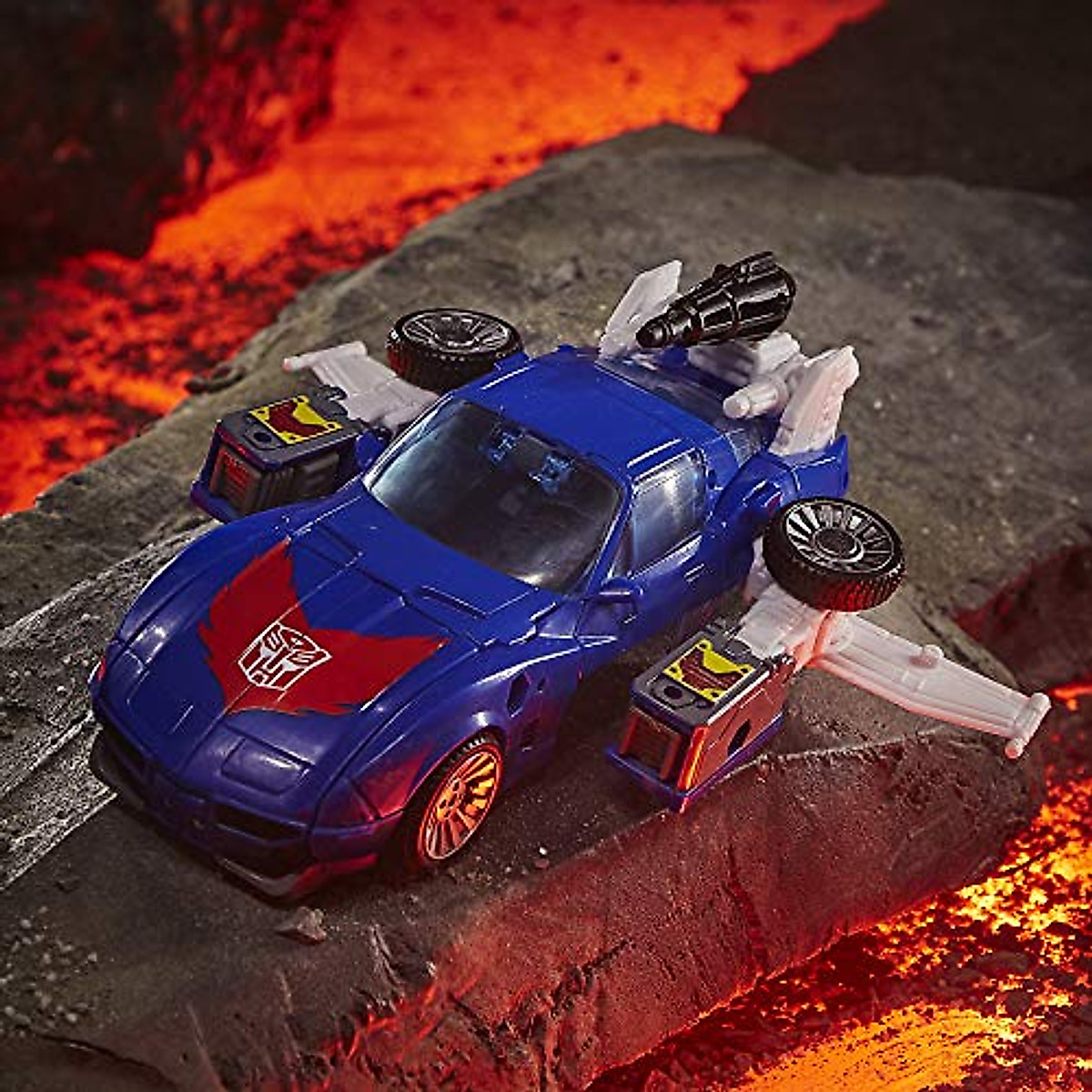 Transformers Toys Generations War for Cybertron: Kingdom Deluxe WFC-K26 Autobot Tracks Action Figure - Kids Ages 8 and Up, 5.5-inch, Blue