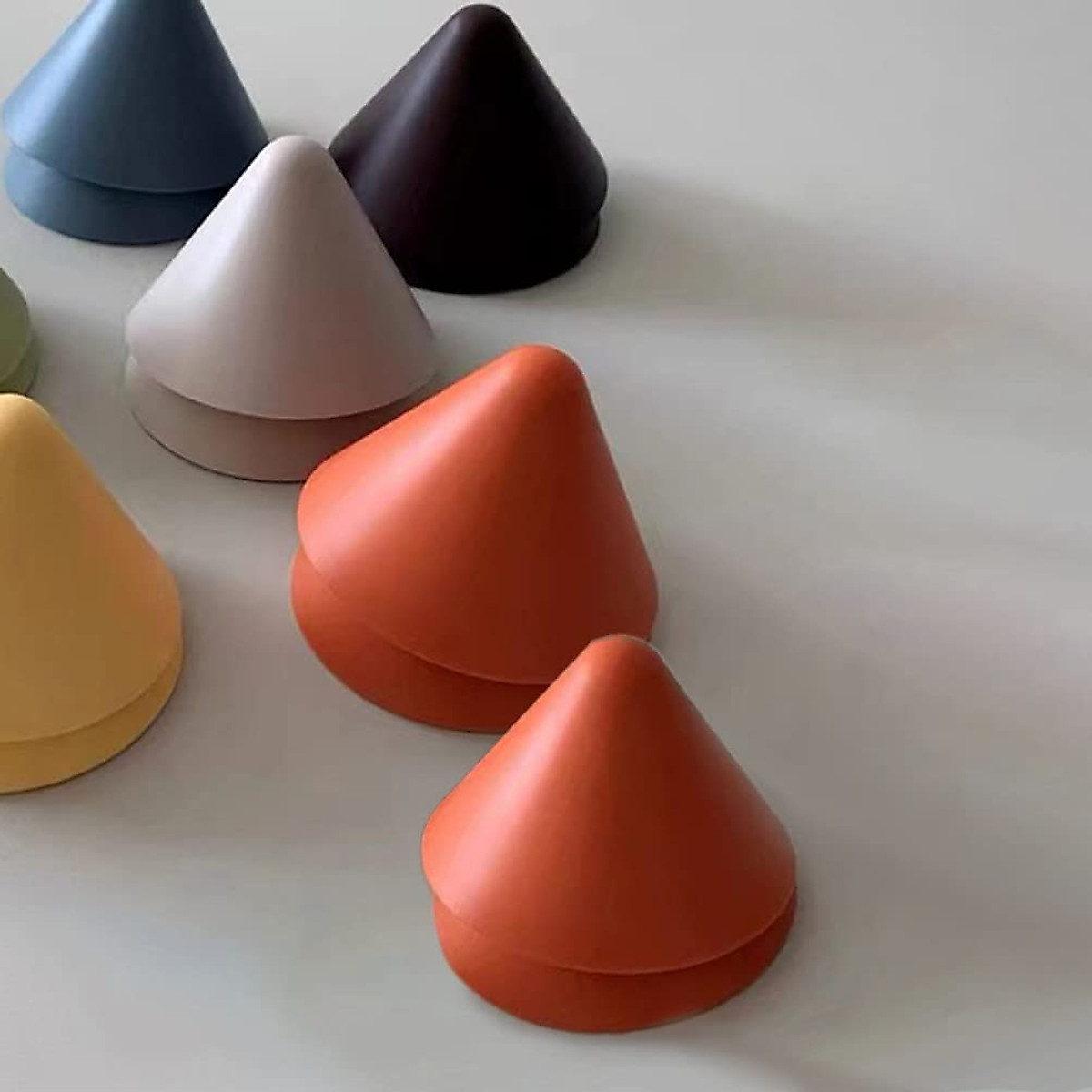 Hemoton 1 Pair Silicone Handle Holder Triangle Assist Hot Handle Holder Non Slip Pan Pot Holders Cover Heat Resistant Pot Sleeve Grip Cookware Handle for Frying Cast Iron Skillet Metal Pan Orange