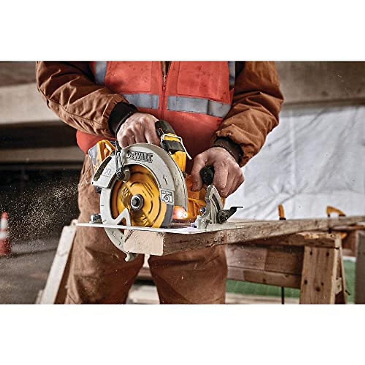 DEWALT 20V MAX* XR® BRUSHLESS 7-1/4" CIRCULAR SAW WITH POWER DETECT™ (Tool Only) (DCS574B)