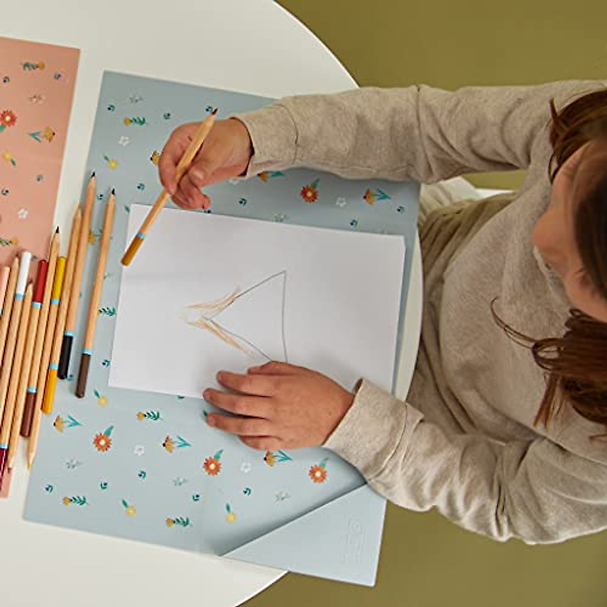 Austin Baby Co Silicone Placemat – Stain Resistant Portable Place Mats – Food Grade Silicone, Dishwasher Safe and Folds into Pocket for Easy Storage On The Go (Wildflower Chambray Blue)