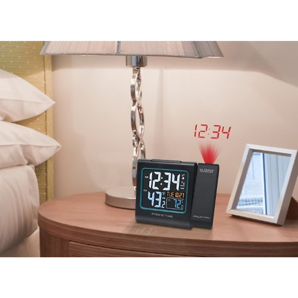 La Crosse Technology Color Projection Alarm Clock with Indoor/Outdoor Temperature & Charging USB Port, Wireless, Backlit, Black, 616-146