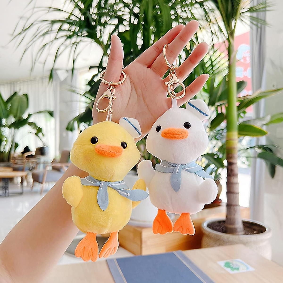 White 14cm Duck Plush Keychain,Soft Fully Filled Lovely Cartoon Animal Doll Hanging Ornament,Portable Stuffed Duck Doll Plush Key Backpack Pendant Kid Girl Gift Pendant Auto Decoration Auto Decoration