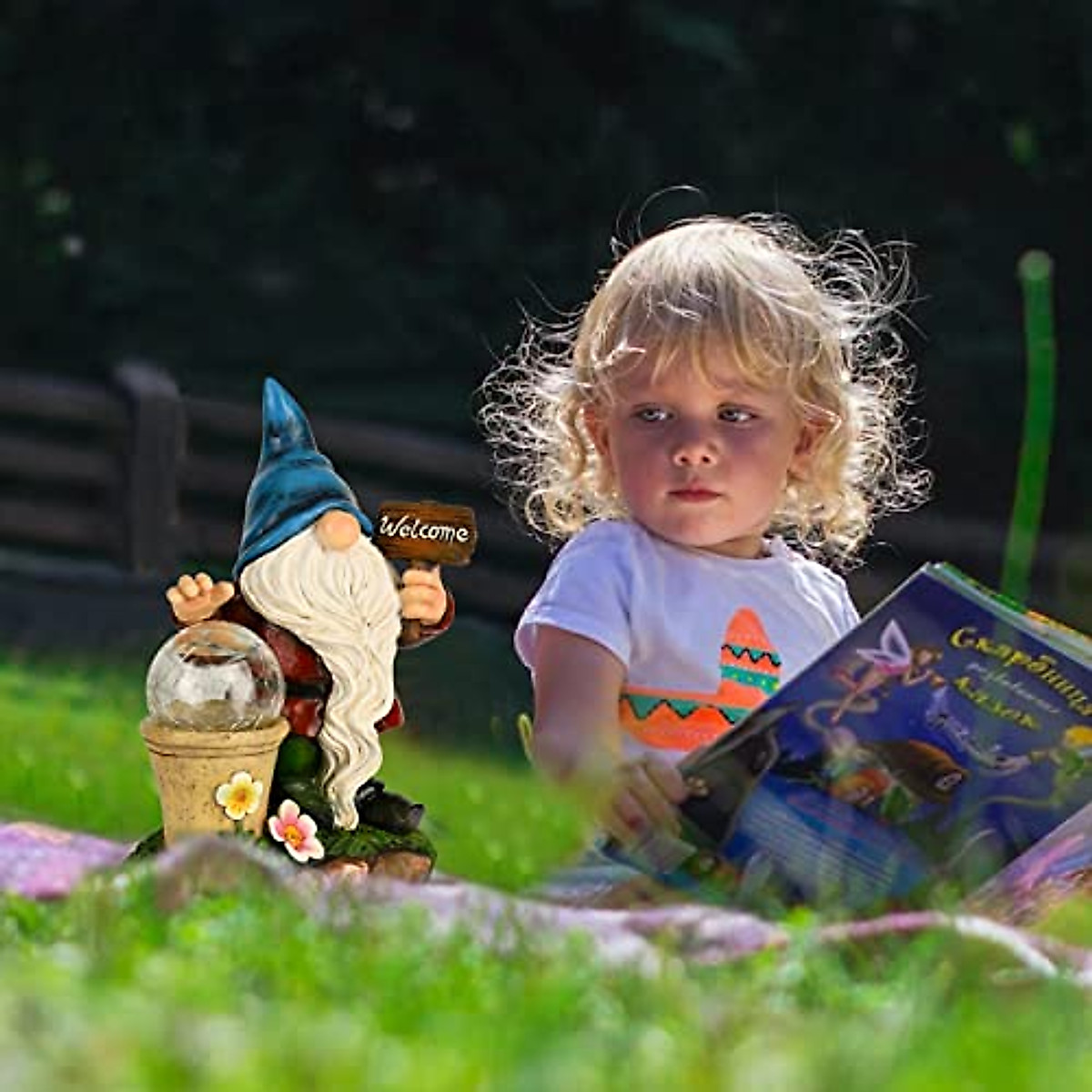 DiliComing Garden Gnomes Outdoor Statues - Gnome Decorations for Home, Christmas Resin Gnome Figurine with Solar Light, Yard Gnome Ornament, for Thanksgiving and Christmas