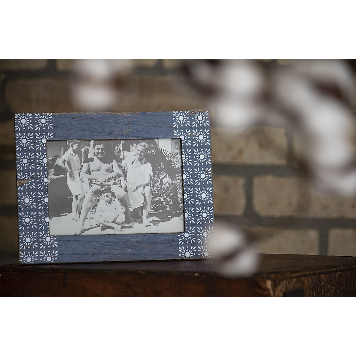 Foreside Home & Garden White Sunburst Pattern 5x7 Inch Blue Wood Decorative Picture Frame