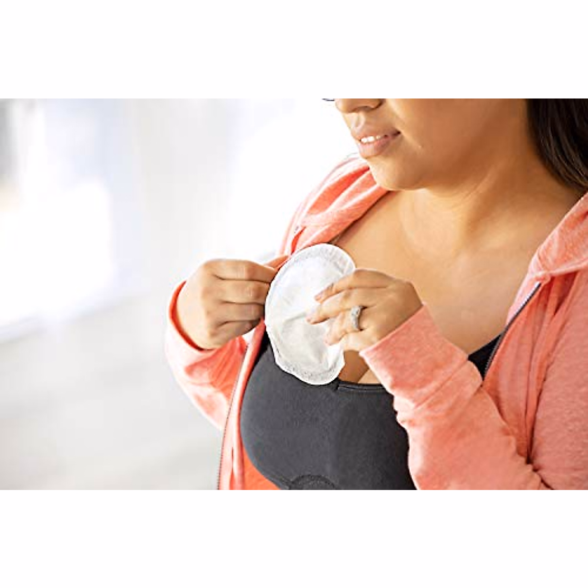 Medela Safe & Dry Ultra Thin Disposable Nursing Pads, 30 Count Breast Pads for Breastfeeding, Leakproof Design, Slender and Contoured for Optimal Fit and Discretion