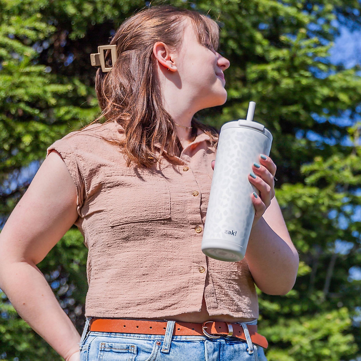 Zak Designs Beacon Straw Tumbler for Travel or At Home, 24oz Stainless Steel with Vacuum Insulated and Non-Skid Base (Linen Leopard)