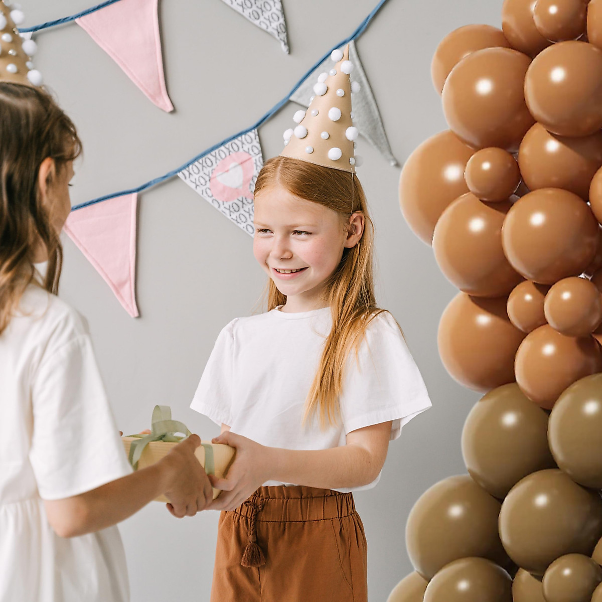 180PCS Cow Balloons Garland Kit – Balloons Garland Arch Kit with Neutral Brown Blush Latex Cow Balloons Assorted Sized Brown Balloons Garland Arch Kit Cow Print Party Supplies for Birthday Party Arch