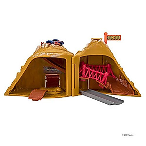 Micro Machines Micro Off-Road Adventure Expandable Playset - Features 1 Exclusive Mini-Vehicle - Collectible Themed Toy Cars – Tiny Vehicles, Huge World – Collect Them All