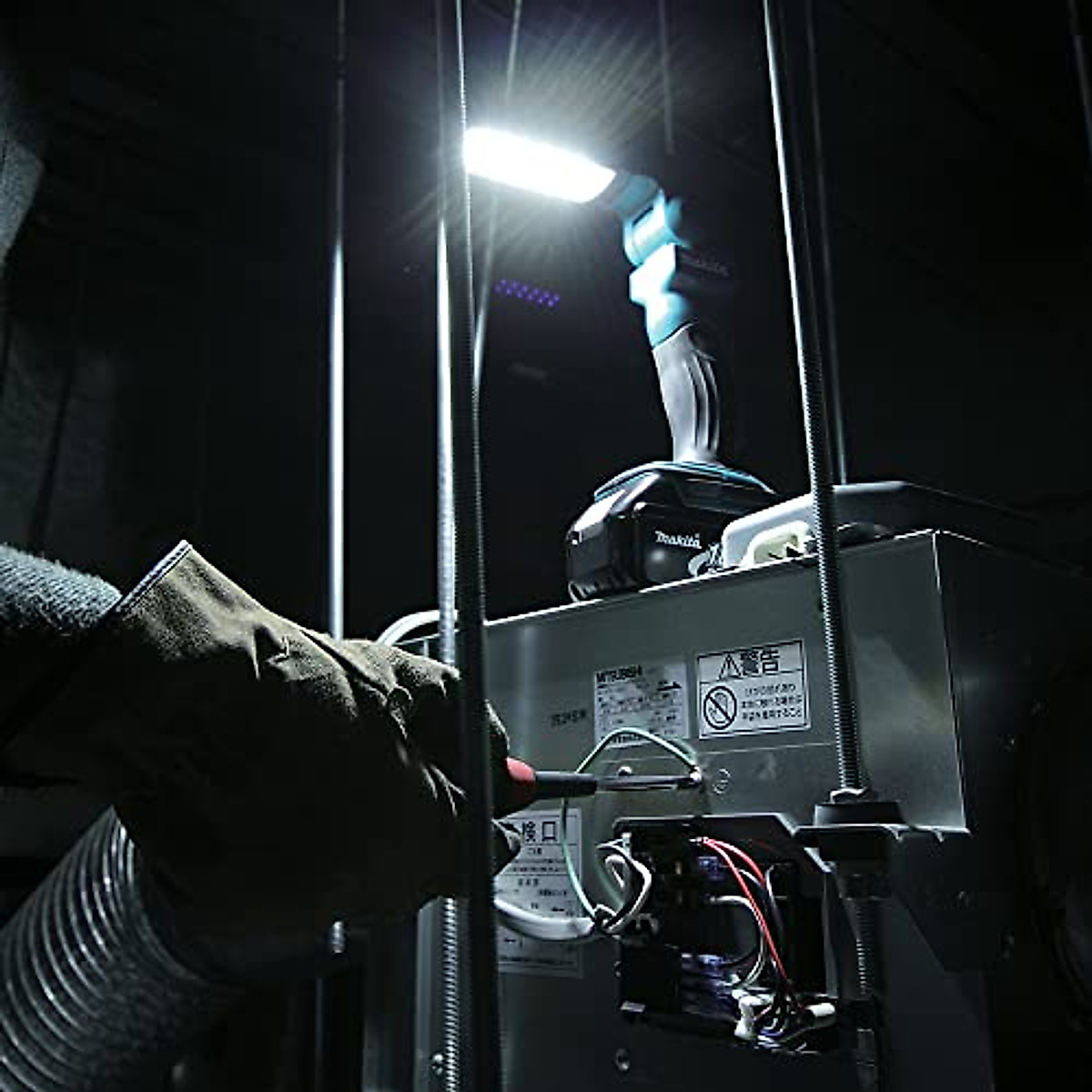 Makita DML801 18V LXT Lithium-Ion Cordless 12 L.E.D. Flashlight, Flashlight Only, Black