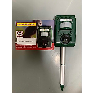 Upgraded Ultrasonic Animal Repeller Outdoor,Deer Repellent Devices Solar Animal Repeller with Motion Sensor & Strobe Light Animal Deterrent to Keep Dog Cat Deer Rabbit Squirrel Raccoon Out of Yard