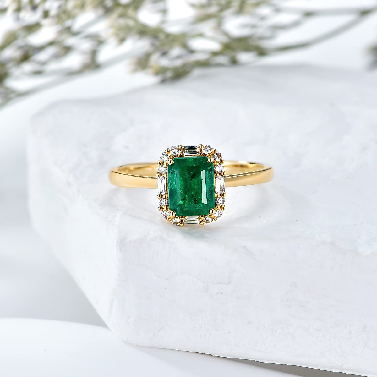 MOLICACI 18K Yellow Gold 1.05 CT Natural Green Emerald Ring, Certified Emerald with Diamonds Halo Set Engagement Wedding Ring for Women, US Size 7