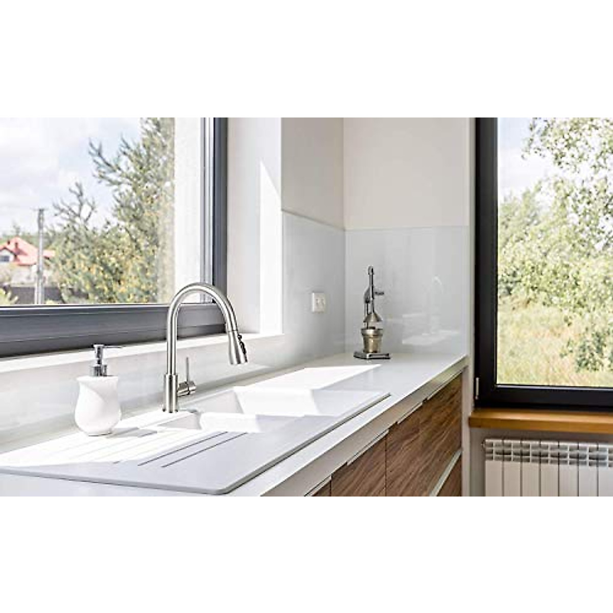 Kitchen Faucet with Pull Down Sprayer，Single Handle Kitchen Sink Faucet with Pull Out Sprayer，High Arc，Stainless Steel Kitchen Faucets with Deck Plate，Brushed Nickel KC-98001BS