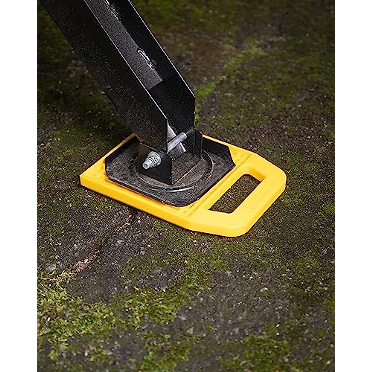 Camco Camper/RV Stabilizing Jack Pads | Features Interlocking Design & Includes Handy Strap for RV Storage and Organization | Molded of Strong UV Stabilized Polypropylene | 4-Pack (44595)