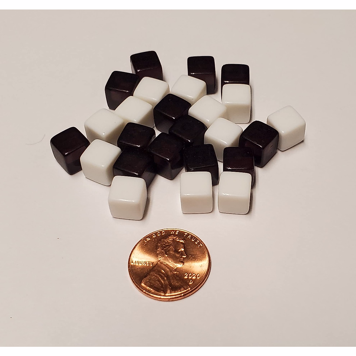 25x Very Small 8mm Counting Markers Black and White Cubes Blank Dice for Tabletop Gaming and Education