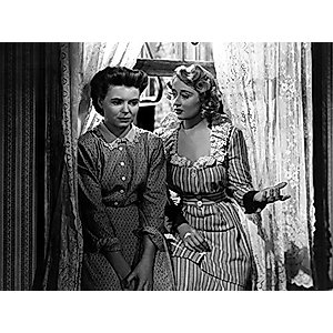 Posterazzi A Tree Grows In Brooklyn Dorothy Mcguire Joan Blondell 1945 Tm And Copyright (C) 20Th Century-Fox Film All Rights Reserved Photo Poster Print, (28 x 22)